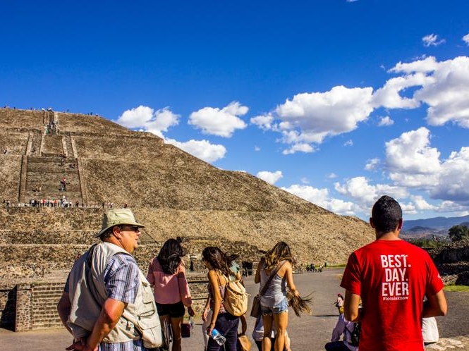 Teotihuacan Pyramids and Guadalupe Shrine, activity , Mexico